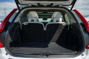 Balts Volvo XC90 2021 Marijampole, ar dzinēja tilpumu 2.00 L un nobraukumu 97 tūkst. km par 29950 €, foto 15 vietnē AUTOMOTO.COM.LV