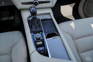 Balts Volvo XC90 2021 Marijampole, ar dzinēja tilpumu 2.00 L un nobraukumu 97 tūkst. km par 29950 €, foto 23 vietnē AUTOMOTO.COM.LV