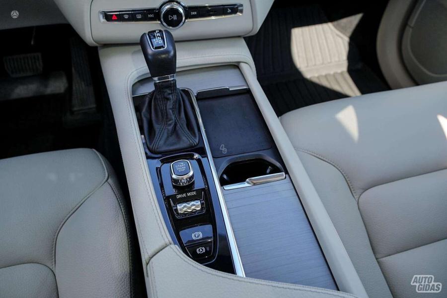 Balts Volvo XC90 2021 Marijampole, ar dzinēja tilpumu 2.00 L un nobraukumu 97 tūkst. km par 29950 €, foto 23 vietnē AUTOMOTO.COM.LV