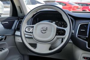 Balts Volvo XC90 2021 Marijampole, ar dzinēja tilpumu 2.00 L un nobraukumu 97 tūkst. km par 29950 €, foto 24 vietnē AUTOMOTO.COM.LV