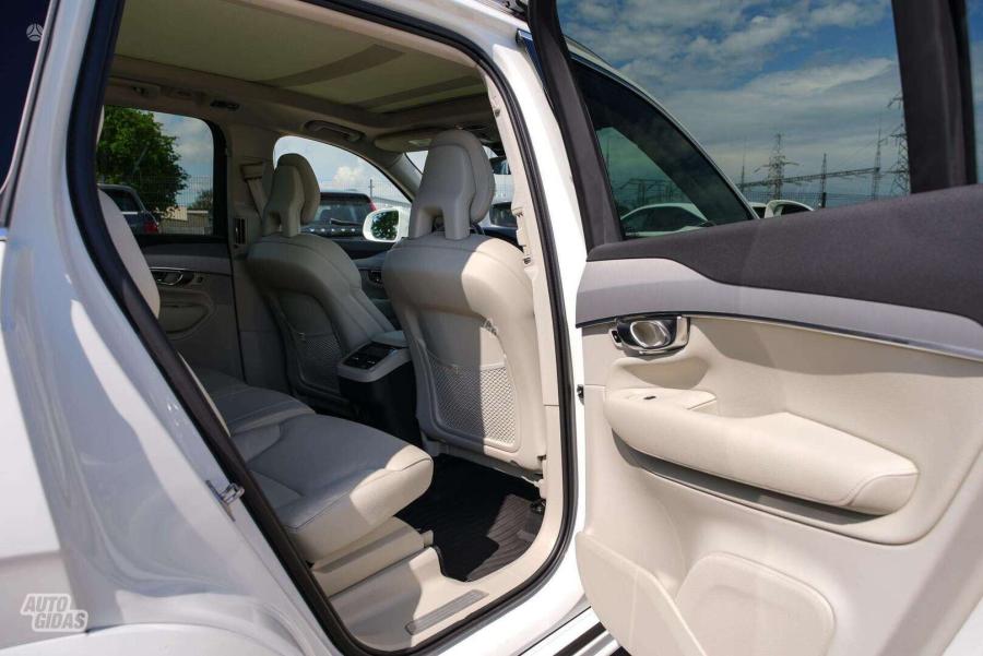 Balts Volvo XC90 2021 Marijampole, ar dzinēja tilpumu 2.00 L un nobraukumu 97 tūkst. km par 29950 €, foto 36 vietnē AUTOMOTO.COM.LV