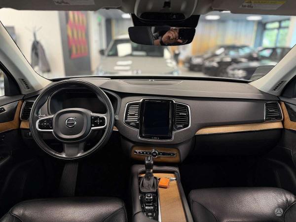 White Volvo XC90 2021 in Klaipeda, with an engine capacity of 2.00 L and mileage of 126 thousand km for 28900 €, photo 4 on AUTOMOTO.COM.LV