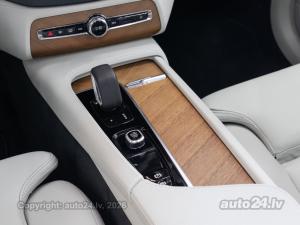 White Volvo XC90 2021 in Tallinn, with an engine capacity of 2.00 L and mileage of 107 thousand km for 42490 €, photo 8 on AUTOMOTO.COM.LV