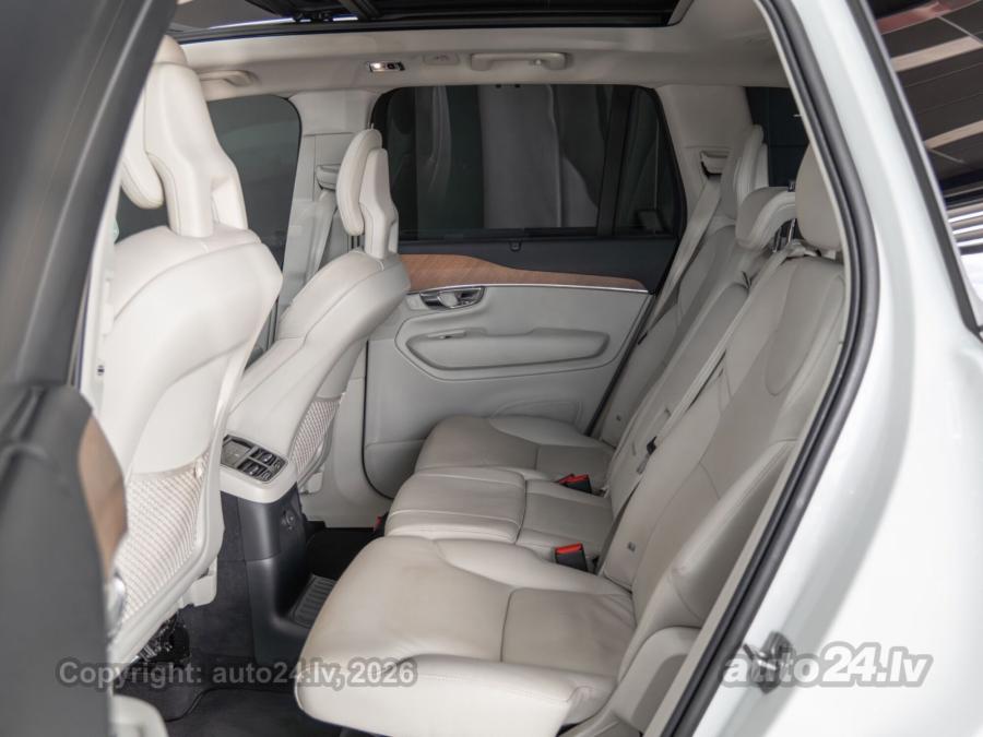White Volvo XC90 2021 in Tallinn, with an engine capacity of 2.00 L and mileage of 107 thousand km for 42490 €, photo 15 on AUTOMOTO.COM.LV