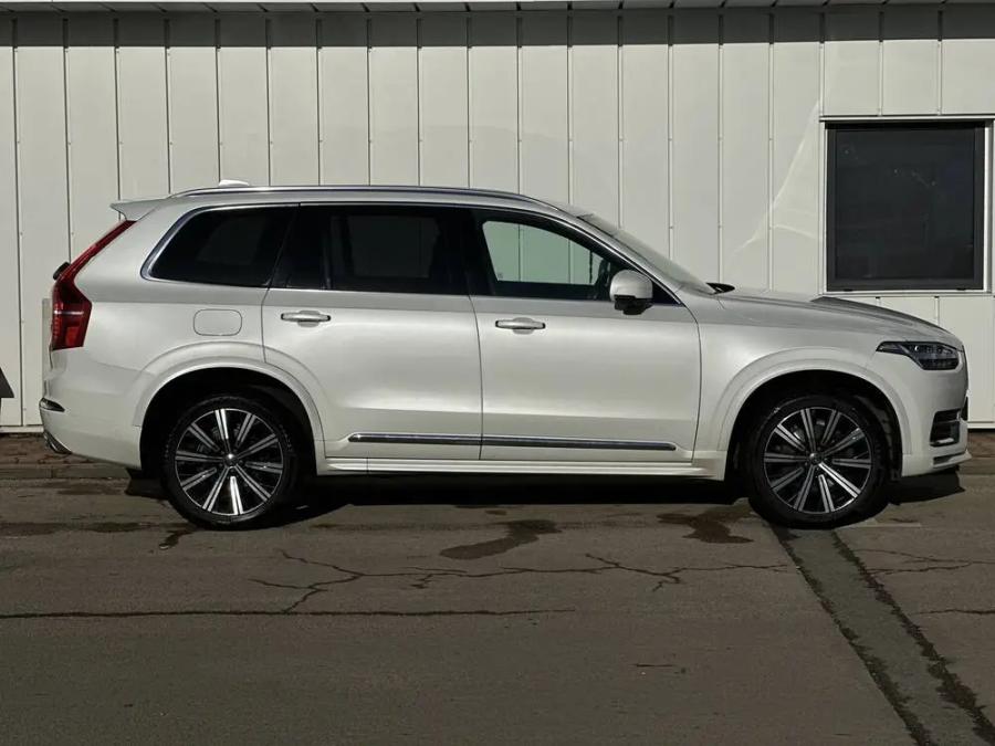 White Volvo XC90 2021 in Riga, with an engine capacity of 2.00 L and mileage of 114 thousand km for 36600 €, photo 6 on AUTOMOTO.COM.LV
