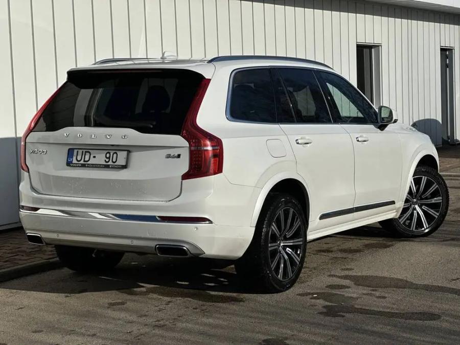 White Volvo XC90 2021 in Riga, with an engine capacity of 2.00 L and mileage of 114 thousand km for 36600 €, photo 7 on AUTOMOTO.COM.LV