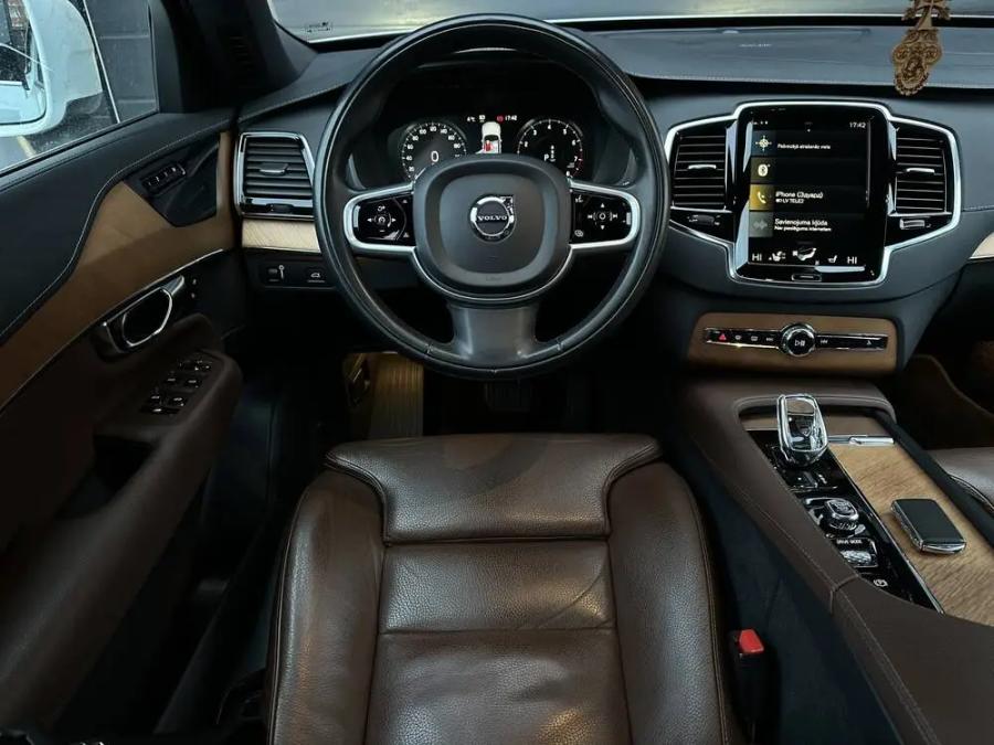 White Volvo XC90 2021 in Riga, with an engine capacity of 2.00 L and mileage of 114 thousand km for 36600 €, photo 12 on AUTOMOTO.COM.LV