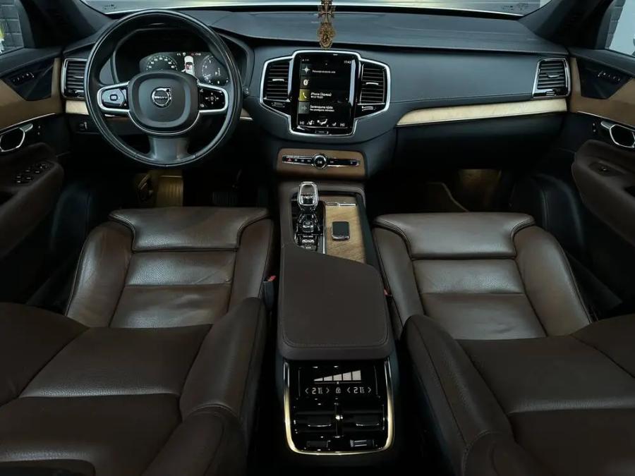White Volvo XC90 2021 in Riga, with an engine capacity of 2.00 L and mileage of 114 thousand km for 36600 €, photo 14 on AUTOMOTO.COM.LV