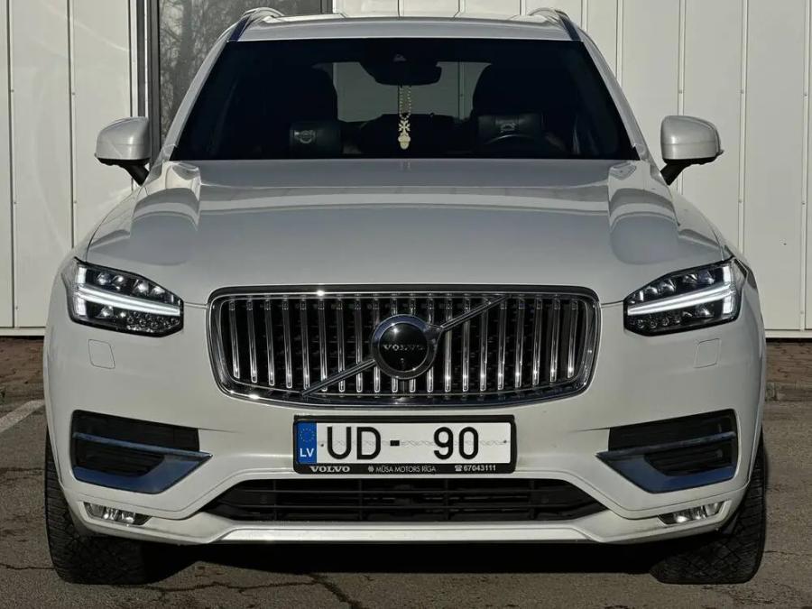 White Volvo XC90 2021 in Riga, with an engine capacity of 2.00 L and mileage of 114 thousand km for 36600 €, photo 33 on AUTOMOTO.COM.LV