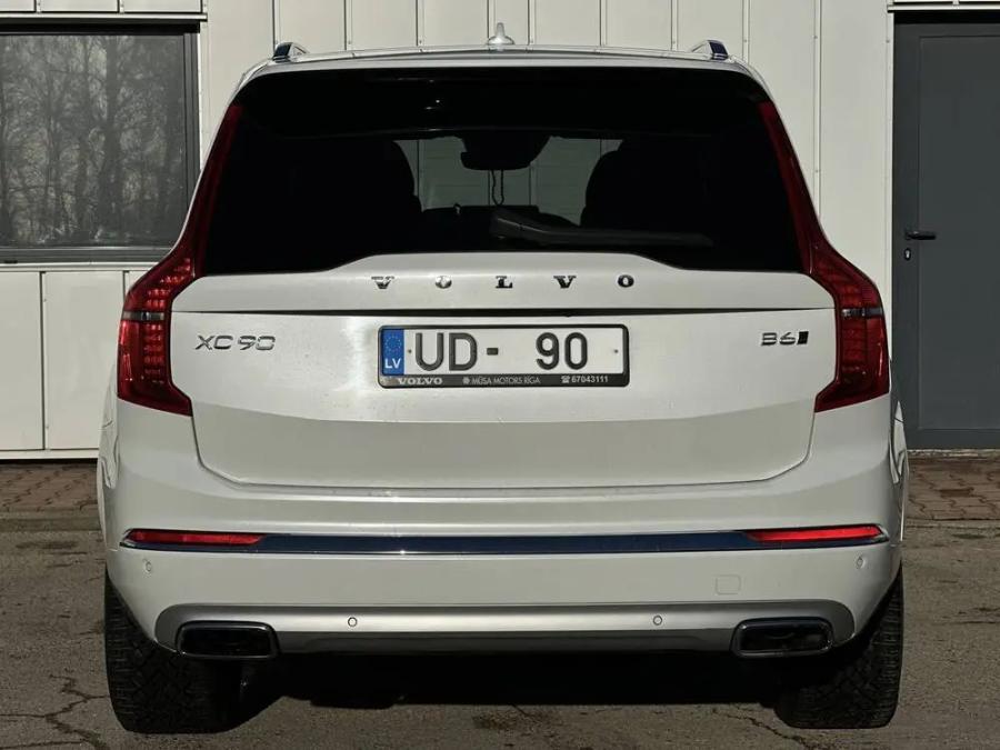 White Volvo XC90 2021 in Riga, with an engine capacity of 2.00 L and mileage of 114 thousand km for 36600 €, photo 34 on AUTOMOTO.COM.LV