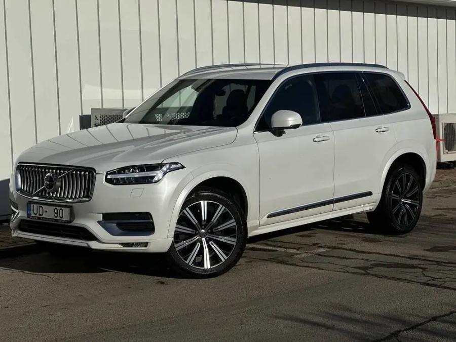 White Volvo XC90 2021 in Riga, with an engine capacity of 2.00 L and mileage of 114 thousand km for 36600 €, photo 35 on AUTOMOTO.COM.LV