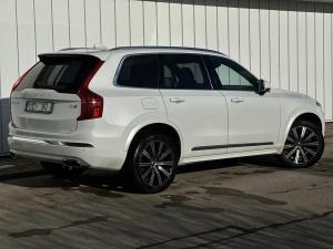 White Volvo XC90 2021 in Riga, with an engine capacity of 2.00 L and mileage of 114 thousand km for 36600 €, photo 36 on AUTOMOTO.COM.LV