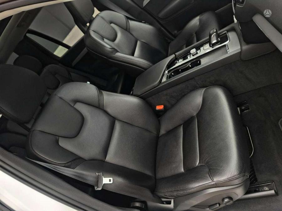 Balts Volvo XC90 2021 Šauļi, ar dzinēja tilpumu 1.97 L un nobraukumu 173 tūkst. km par 30950 €, foto 27 vietnē AUTOMOTO.COM.LV