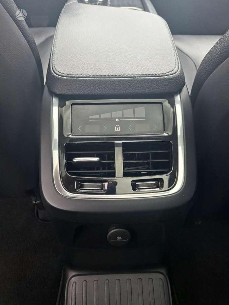 Balts Volvo XC90 2021 Šauļi, ar dzinēja tilpumu 1.97 L un nobraukumu 173 tūkst. km par 30950 €, foto 32 vietnē AUTOMOTO.COM.LV
