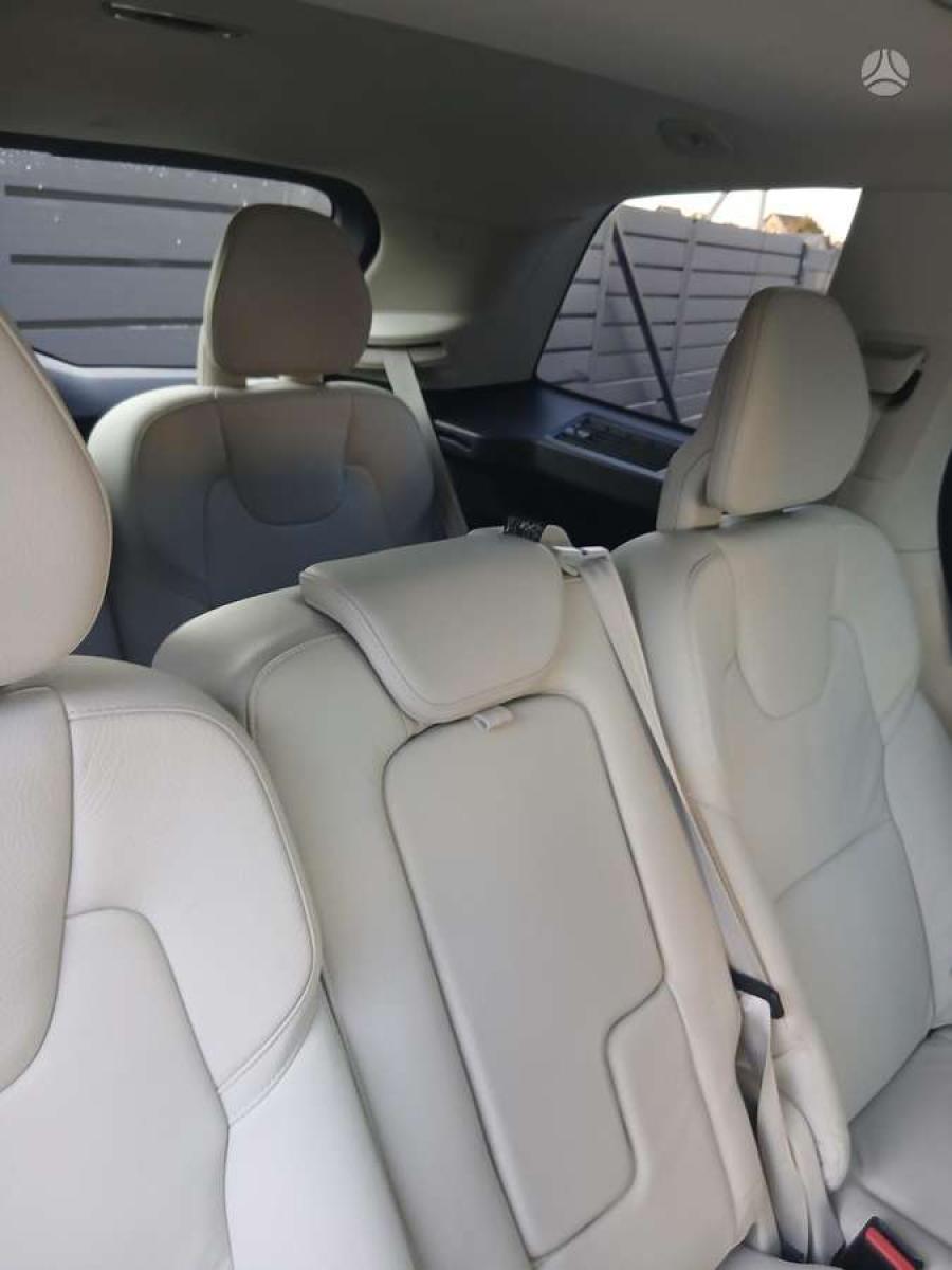 White Volvo XC90 2021 in Vilnius, with an engine capacity of 2.00 L and mileage of 148 thousand km for 28500 €, photo 11 on AUTOMOTO.COM.LV