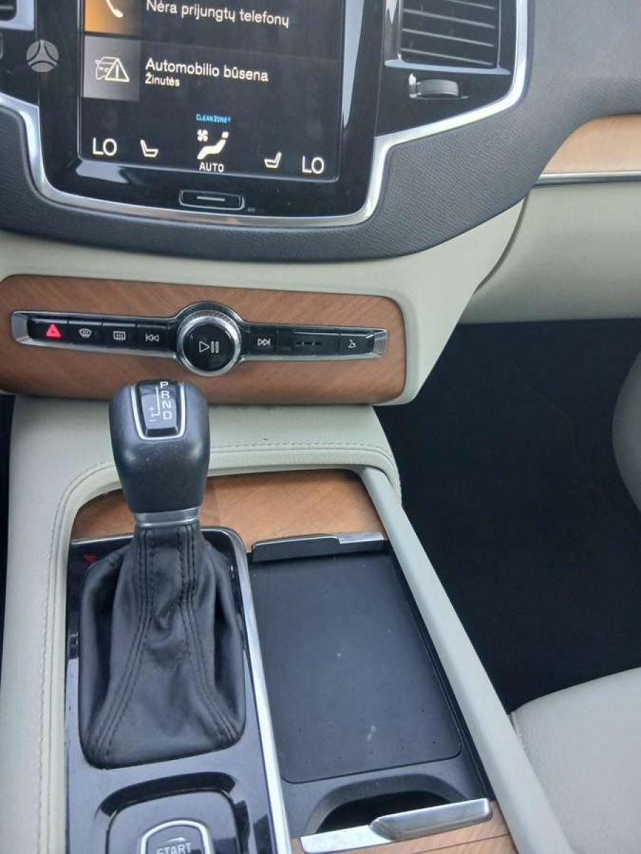 White Volvo XC90 2021 in Vilnius, with an engine capacity of 2.00 L and mileage of 148 thousand km for 28500 €, photo 15 on AUTOMOTO.COM.LV