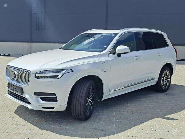 Volvo XC90 2021 in Siauliai on AUTOMOTO.COM.LV White Volvo XC90 2021 in Siauliai, with an engine capacity of 1.97 L and mileage of 173 thousand km for 29950 €, photo 5 on AUTOMOTO.COM.LV
