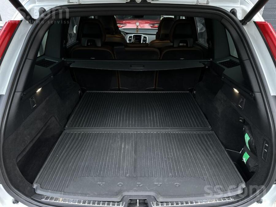 Balts Volvo XC90 2021 Rīga, ar dzinēja tilpumu 2.00 L un nobraukumu 114 tūkst. km par 35700 €, foto 28 vietnē AUTOMOTO.COM.LV