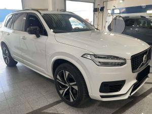 White Volvo XC90 2021 in Vilnius, with an engine capacity of 1.97 L and mileage of 174 thousand km for 33400 €, photo 4 on AUTOMOTO.COM.LV