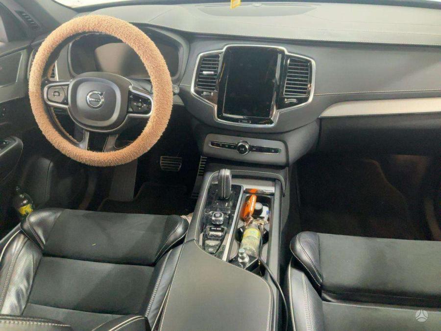 White Volvo XC90 2021 in Vilnius, with an engine capacity of 1.97 L and mileage of 174 thousand km for 33400 €, photo 10 on AUTOMOTO.COM.LV