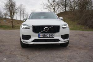 Balts Volvo XC90 2022 Kauņa, ar dzinēja tilpumu 1.97 L un nobraukumu 20 tūkst. km par 37500 €, foto  vietnē AUTOMOTO.COM.LV