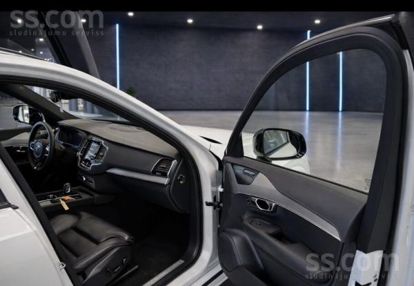 Balts Volvo XC90 2022 Rīga, ar dzinēja tilpumu 2.00 L un nobraukumu 82 tūkst. km par 46500 €, foto 4 vietnē AUTOMOTO.COM.LV