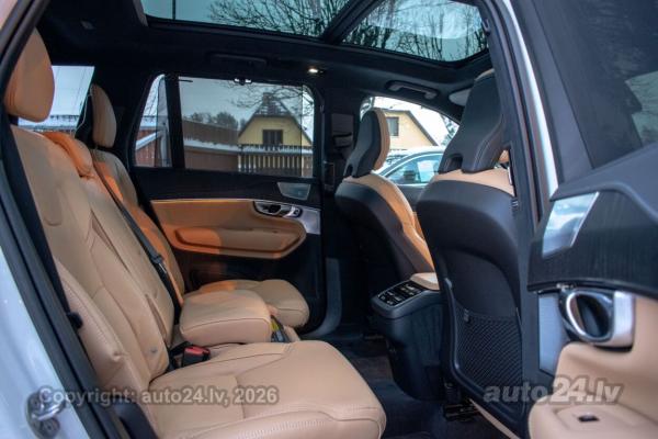 Balts Volvo XC90 2023 Tallina, ar dzinēja tilpumu 2.00 L un nobraukumu 12 tūkst. km par 72900 €, foto 4 vietnē AUTOMOTO.COM.LV