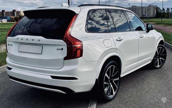 White Volvo XC90 2023 in Kaunas, with an engine capacity of 1.97 L and mileage of 70 thousand km for 45500 €, photo 3 on AUTOMOTO.COM.LV