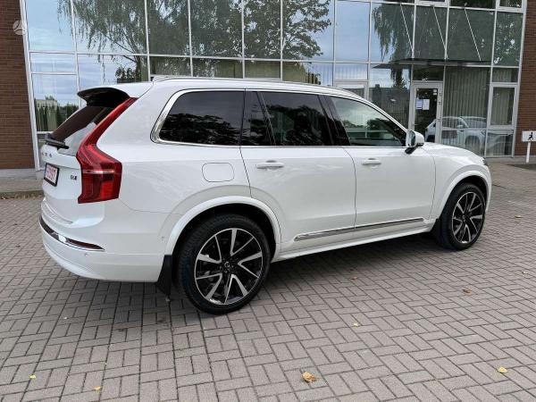 White Volvo XC90 2023 in Sakiai, with an engine capacity of 1.97 L and mileage of 19 thousand km for 40800 €, photo 10 on AUTOMOTO.COM.LV