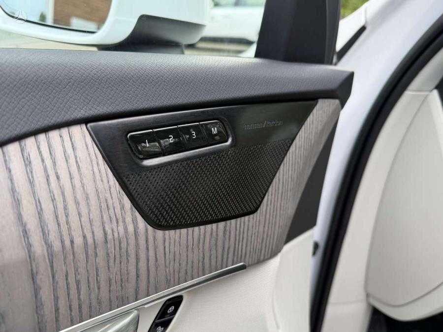 Balts Volvo XC90 2023 Šakiai, ar dzinēja tilpumu 1.97 L un nobraukumu 19 tūkst. km par 40800 €, foto 17 vietnē AUTOMOTO.COM.LV