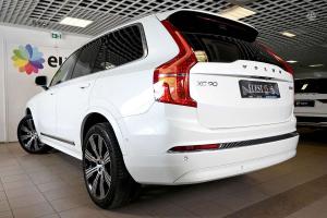 White Volvo XC90 2024 in Tallinn, with an engine capacity of 1.97 L and mileage of 26 thousand km for 61990 €, photo 4 on AUTOMOTO.COM.LV