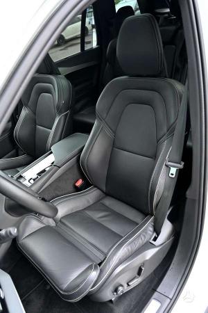White Volvo XC90 2024 in Tallinn, with an engine capacity of 1.97 L and mileage of 26 thousand km for 61990 €, photo 10 on AUTOMOTO.COM.LV