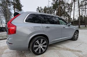 Balts Volvo XC90 2024 Rīga, ar dzinēja tilpumu 1.97 L un nobraukumu 45 tūkst. km par 57000 €, foto 3 vietnē AUTOMOTO.COM.LV