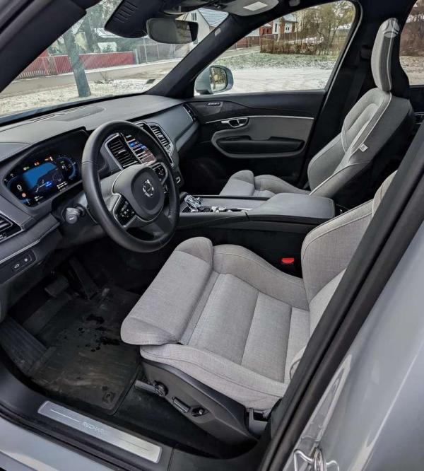 Balts Volvo XC90 2024 Rīga, ar dzinēja tilpumu 1.97 L un nobraukumu 45 tūkst. km par 57000 €, foto 8 vietnē AUTOMOTO.COM.LV