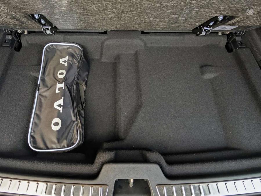 Balts Volvo XC90 2024 Rīga, ar dzinēja tilpumu 1.97 L un nobraukumu 45 tūkst. km par 57000 €, foto 23 vietnē AUTOMOTO.COM.LV