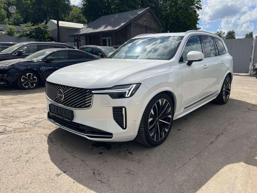 Balts Volvo XC90 2025 Kauņa, ar dzinēja tilpumu 1.97 L un nobraukumu 25 tūkst. km par 44900 €, foto 1 vietnē AUTOMOTO.COM.LV