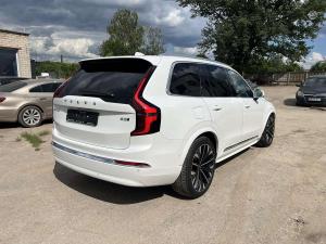 Balts Volvo XC90 2025 Kauņa, ar dzinēja tilpumu 1.97 L un nobraukumu 25 tūkst. km par 44900 €, foto 4 vietnē AUTOMOTO.COM.LV