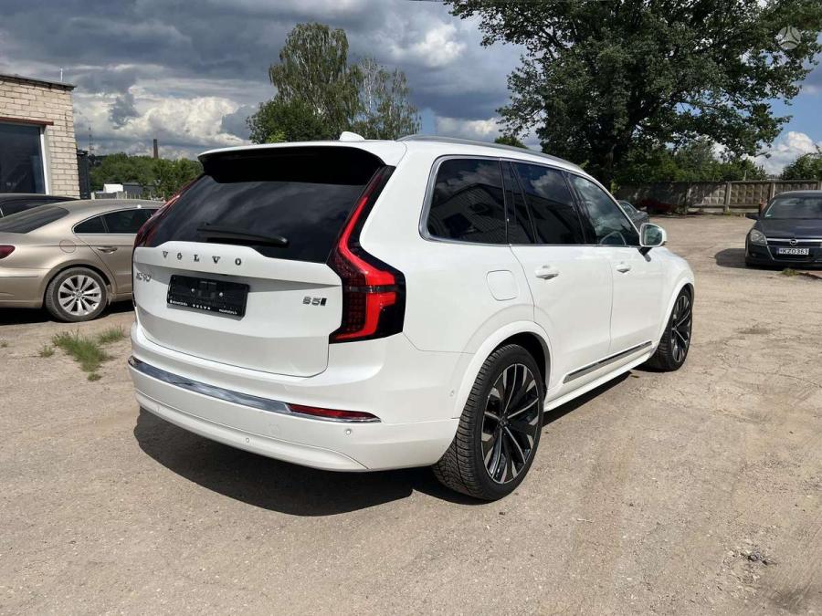 Balts Volvo XC90 2025 Kauņa, ar dzinēja tilpumu 1.97 L un nobraukumu 25 tūkst. km par 44900 €, foto 4 vietnē AUTOMOTO.COM.LV