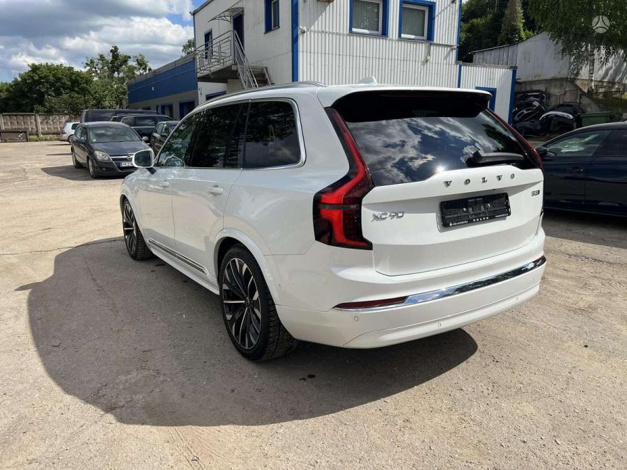 Balts Volvo XC90 2025 Kauņa, ar dzinēja tilpumu 1.97 L un nobraukumu 25 tūkst. km par 44900 €, foto 5 vietnē AUTOMOTO.COM.LV