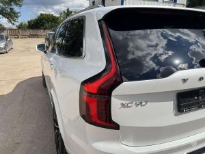 Balts Volvo XC90 2025 Kauņa, ar dzinēja tilpumu 1.97 L un nobraukumu 25 tūkst. km par 44900 €, foto 13 vietnē AUTOMOTO.COM.LV
