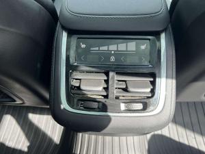 Balts Volvo XC90 2025 Kauņa, ar dzinēja tilpumu 1.97 L un nobraukumu 25 tūkst. km par 44900 €, foto 16 vietnē AUTOMOTO.COM.LV