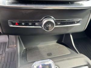 Balts Volvo XC90 2025 Kauņa, ar dzinēja tilpumu 1.97 L un nobraukumu 25 tūkst. km par 44900 €, foto 24 vietnē AUTOMOTO.COM.LV