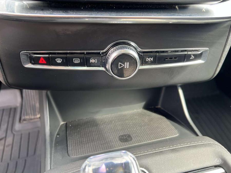 Balts Volvo XC90 2025 Kauņa, ar dzinēja tilpumu 1.97 L un nobraukumu 25 tūkst. km par 44900 €, foto 24 vietnē AUTOMOTO.COM.LV