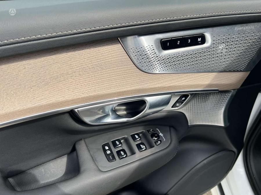 Balts Volvo XC90 2025 Kauņa, ar dzinēja tilpumu 1.97 L un nobraukumu 25 tūkst. km par 44900 €, foto 42 vietnē AUTOMOTO.COM.LV
