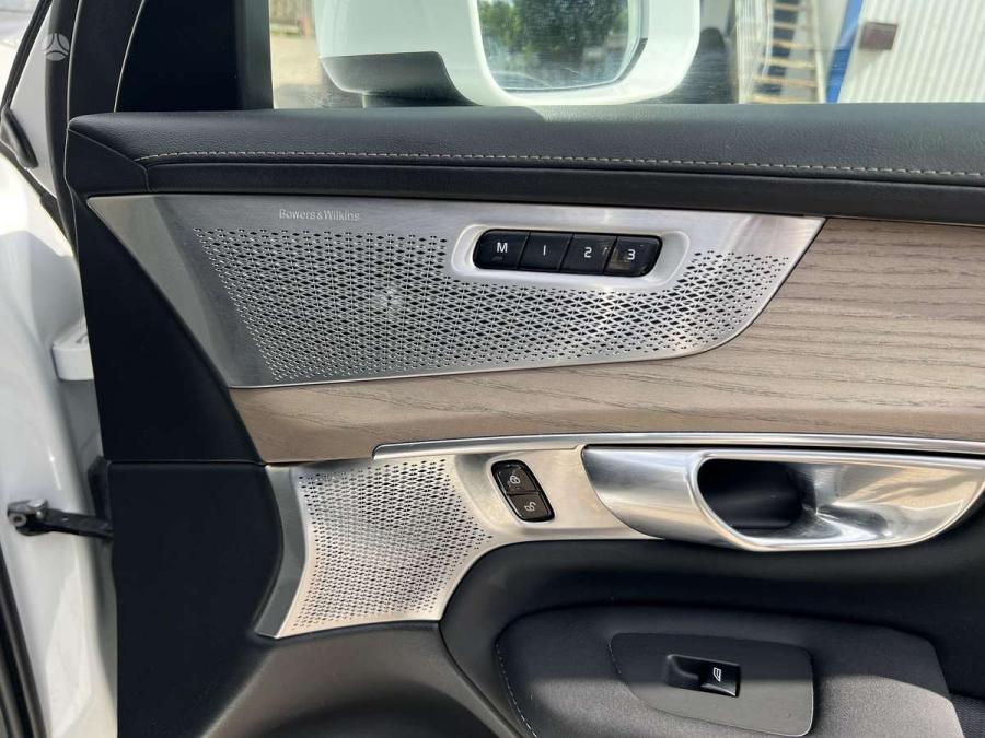 Balts Volvo XC90 2025 Kauņa, ar dzinēja tilpumu 1.97 L un nobraukumu 25 tūkst. km par 44900 €, foto 43 vietnē AUTOMOTO.COM.LV