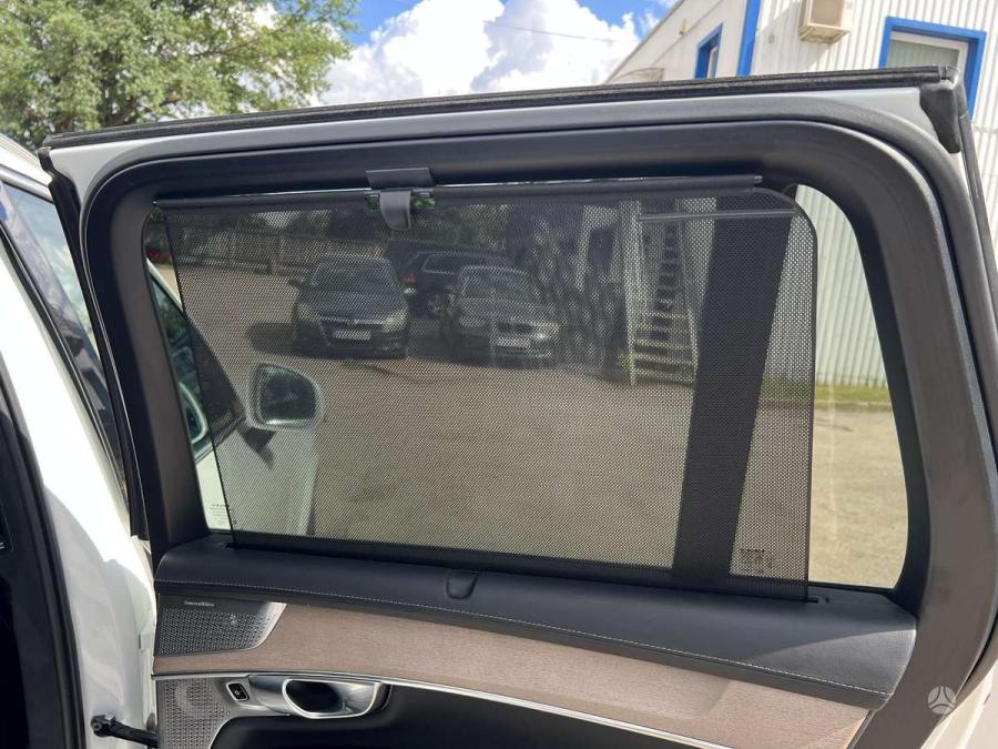 Balts Volvo XC90 2025 Kauņa, ar dzinēja tilpumu 1.97 L un nobraukumu 25 tūkst. km par 44900 €, foto 44 vietnē AUTOMOTO.COM.LV