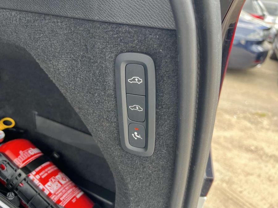 Balts Volvo XC90 2025 Kauņa, ar dzinēja tilpumu 1.97 L un nobraukumu 25 tūkst. km par 44900 €, foto 45 vietnē AUTOMOTO.COM.LV