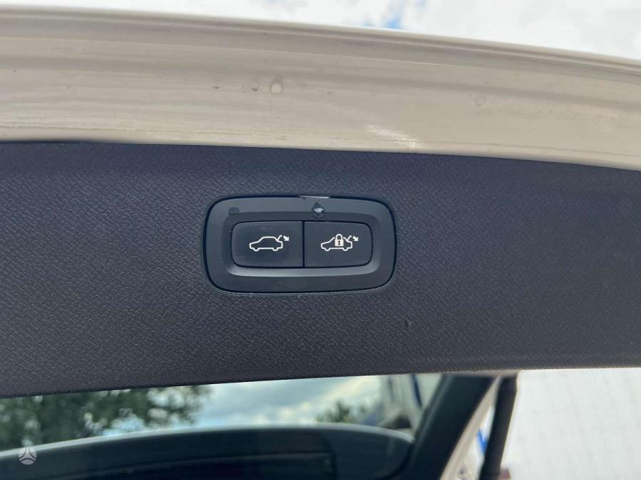 Balts Volvo XC90 2025 Kauņa, ar dzinēja tilpumu 1.97 L un nobraukumu 25 tūkst. km par 44900 €, foto 46 vietnē AUTOMOTO.COM.LV