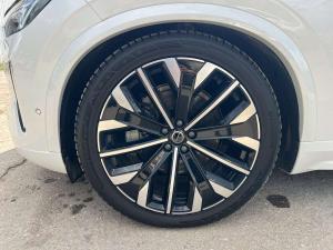 Balts Volvo XC90 2025 Kauņa, ar dzinēja tilpumu 1.97 L un nobraukumu 25 tūkst. km par 44900 €, foto 54 vietnē AUTOMOTO.COM.LV