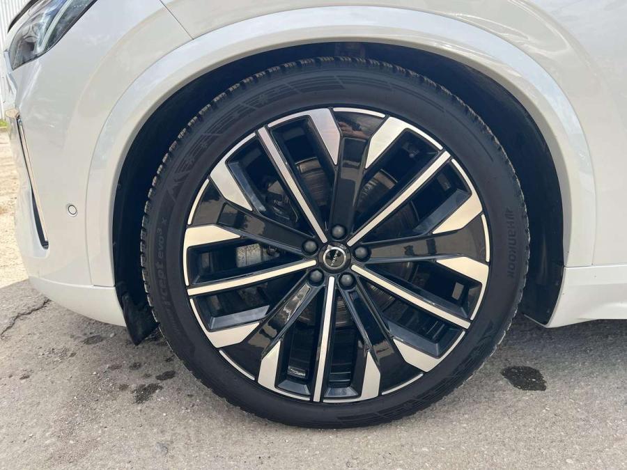 Balts Volvo XC90 2025 Kauņa, ar dzinēja tilpumu 1.97 L un nobraukumu 25 tūkst. km par 44900 €, foto 54 vietnē AUTOMOTO.COM.LV
